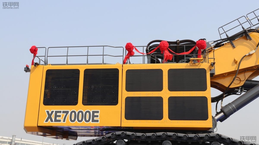 500辆小轿车重！一铲挖50余吨煤！徐工700吨挖掘机成功下线_铁甲工程机械网