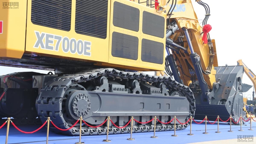 500辆小轿车重！一铲挖50余吨煤！徐工700吨挖掘机成功下线_铁甲工程机械网